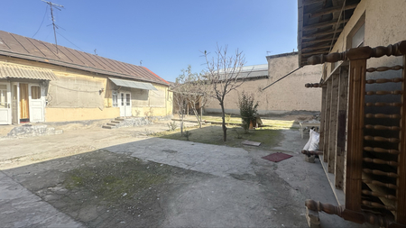 Срочно Продаётся 6 сотих можно подбизнес и можно дом 30*20 фасад