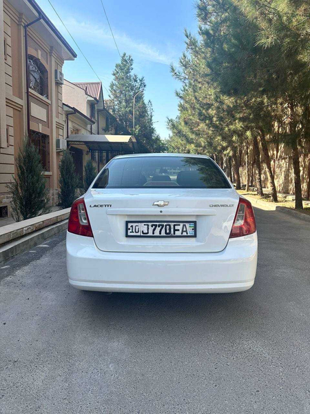 Lasetti avtomobili sotiladi