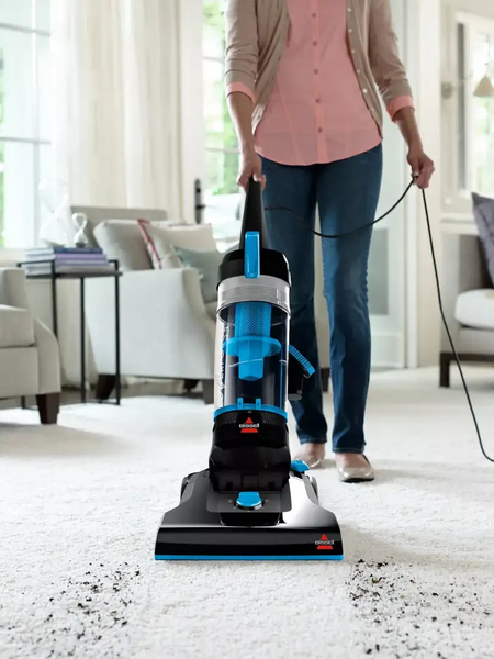 Американский пылесос с электрощеткой Bissell Powerforce Helix.