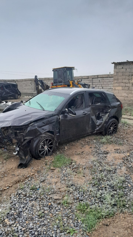 Lada vesta sotiladi avarenniy yili 2019 yurgani 1 krug benzinda