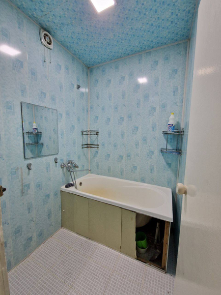 .Продам 2х3комнатную 12квартале 48м2 балкон 1.5х3 разделный санузел49$