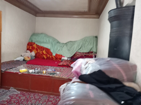Продаётся, дом у дороги 1 большой комнатой туалет и ванна в доме.