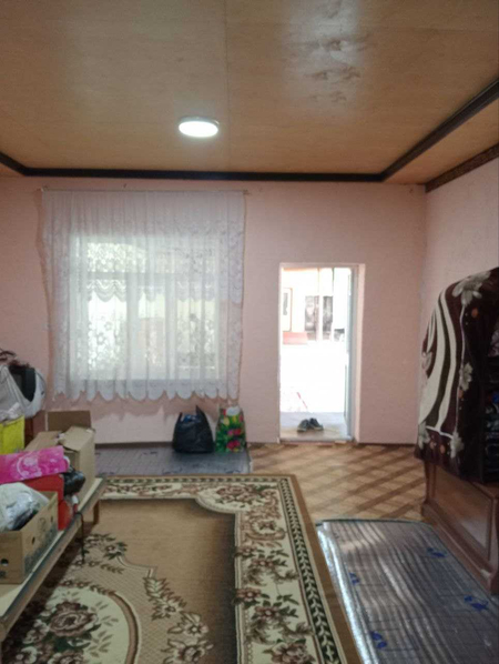 Абдурахмонов котта йулда жойлашган 5 сотиг 4 хона уй сотлади