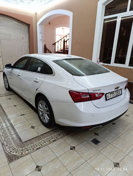 Malibu 2 2/4 Oq Rang Xolati Yengi Probeg 17.700