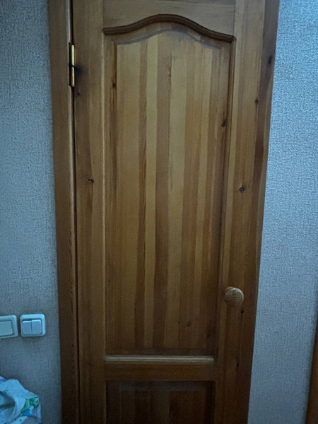 Продам дверь и шкаф