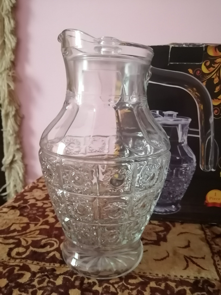 Продаются графины для соков и напитков.
