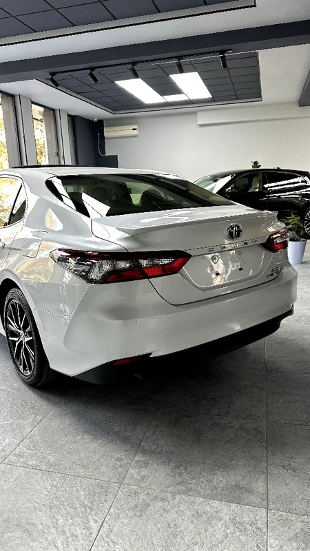 Toyota Camry GLE 2.5L Hybrid