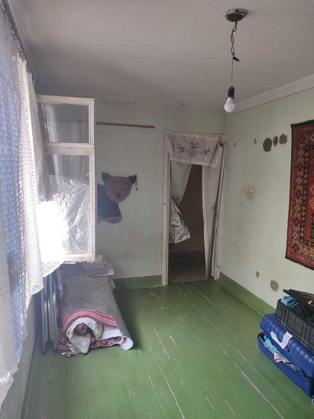 uy sotiladi farxod bozori oldida 2 xona 3etaj 50000$