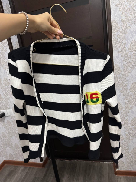 Кофточки с пуговицами , качественные вещи в хорошем состоянии. 50.000