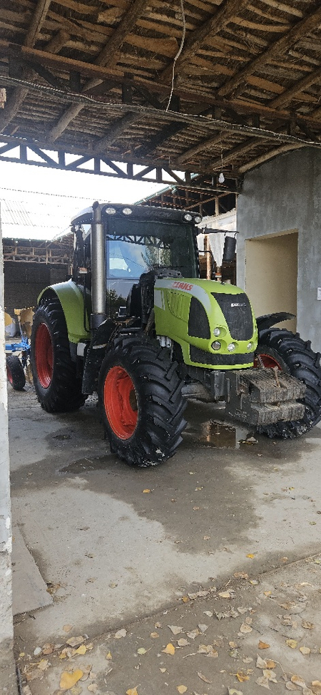 Traktor sotiladi