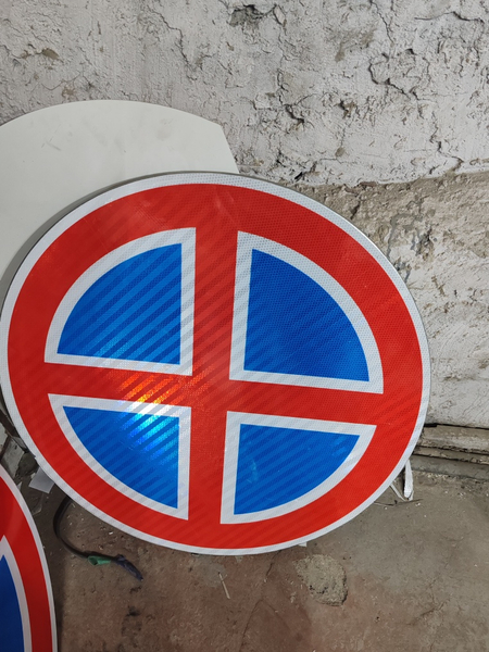 Xar xil turdagi yul belgilari