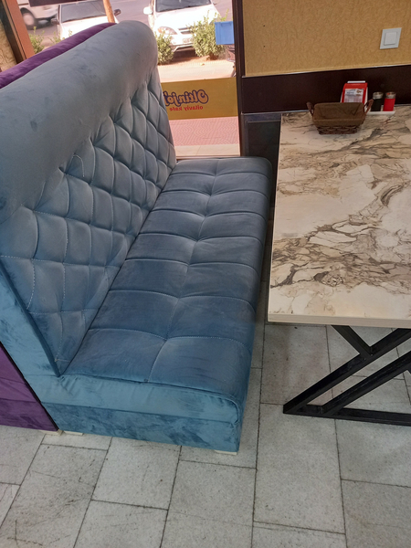 Myaxkiy mebel dlya kafe