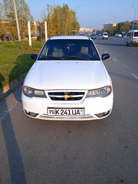 Нексия 2 сотилади яхши холатда.