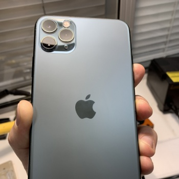 Замена заднего стекла Apple всех видов дёшево и качественно и быстро.
