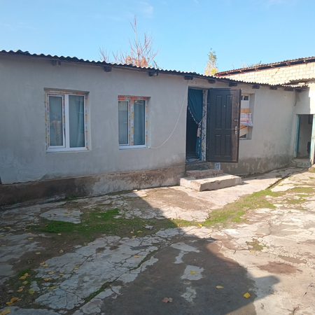 Uy sotladi yarim hovli