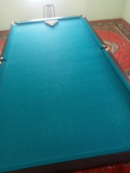 Billiard 8 ayoqli 2 Dona bor