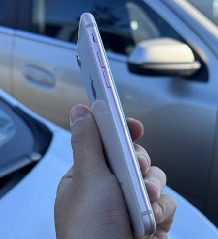 iPhone 8  sotiladi