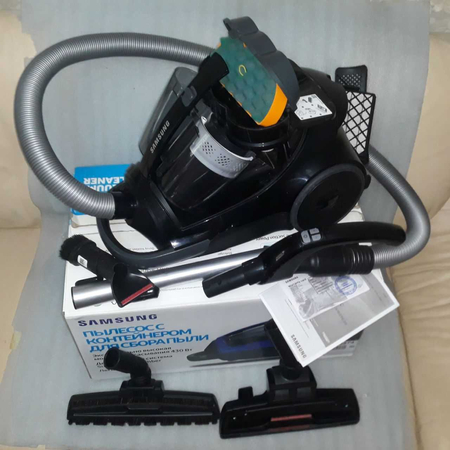 Пылесос Samsung 2200 W.Контейнерного типа.Идеальный.Упаковка.Гарантия.