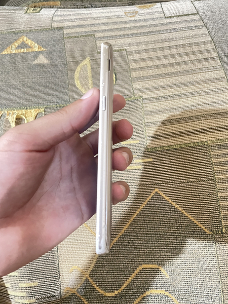 Samsung J2 zudlik bilan sotiladi.