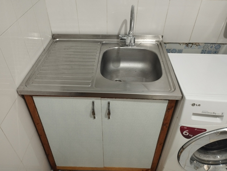 Продам,Шкафчик с мойкой.