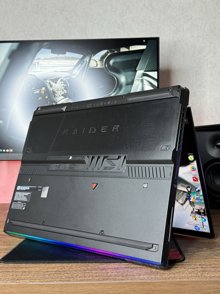 MSI Raider GE78HX 13VI ( i9 13980HX & RTX4090 )