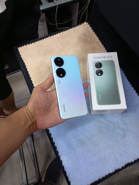 Xonor X7 B  8/128gb idial holatda