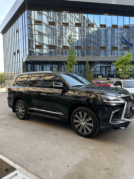 LEXUS Super Sport LX-570 возможно приобрести в рассрочку