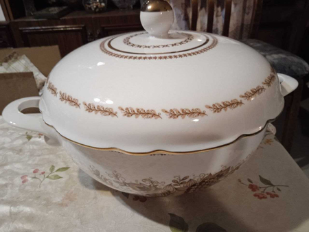 Старинный, немецкий, фарфоровый столовый сервиз.