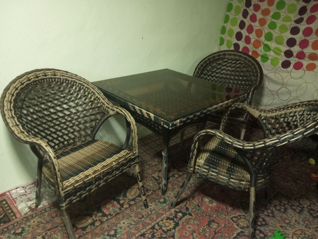 rattan stol ustul