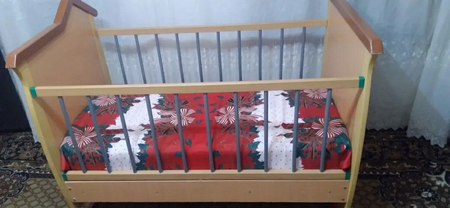 Детская кроватка с матрасом