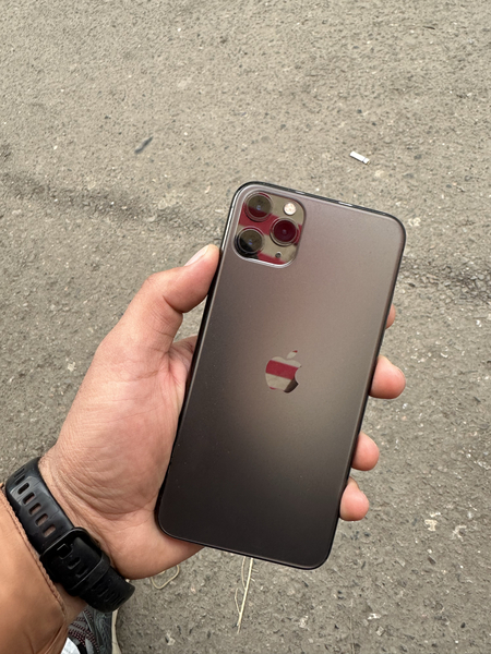 İphone 11 ProMax 256 gb 74 yom Radnoy