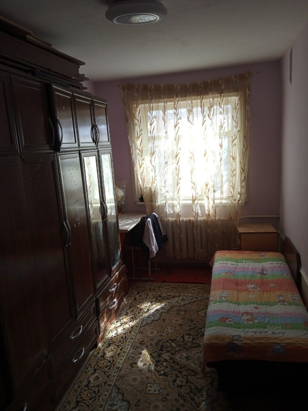 Икки хонали сотилади