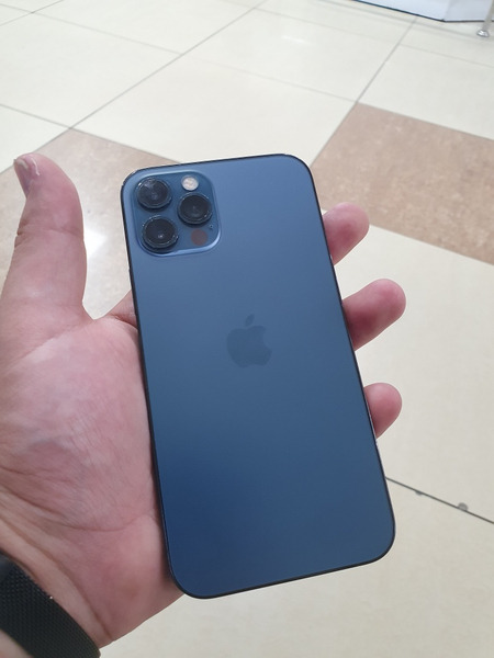 Iphone 12 pro, holati yaxshi ekran hamma narsasi rodnoy