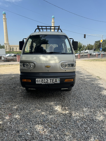 Qqymoq rang Chevrolet Damas