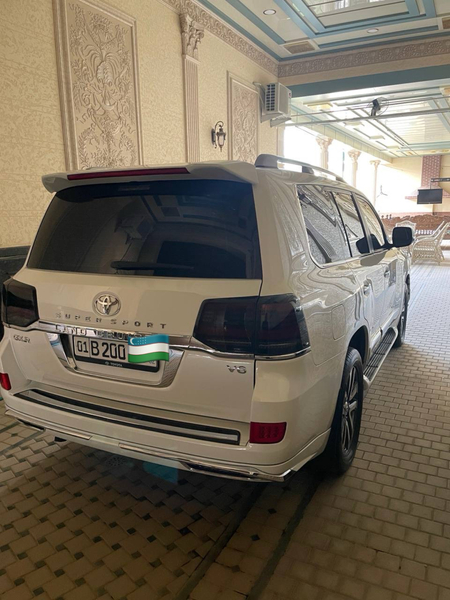 Srochno! Toyoto Land Cruiser 200 / Dvuxsotka