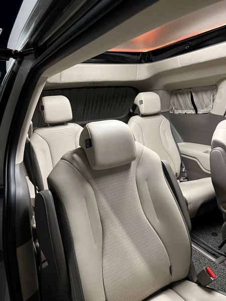 Kia Carnival Hi Limousine