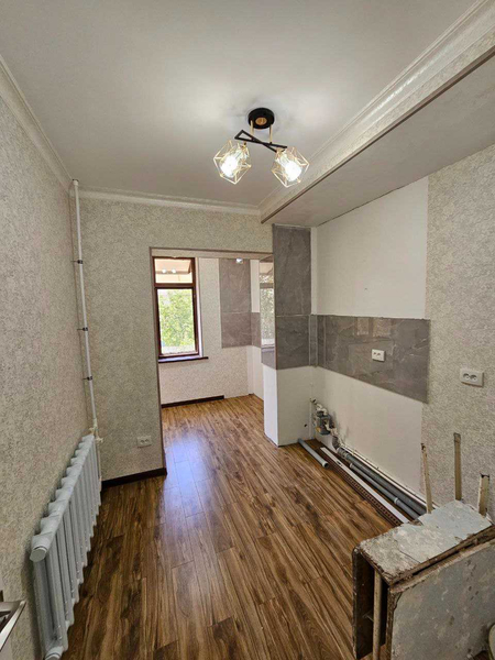 2 xonali 64m² 2-qavat sotiladi