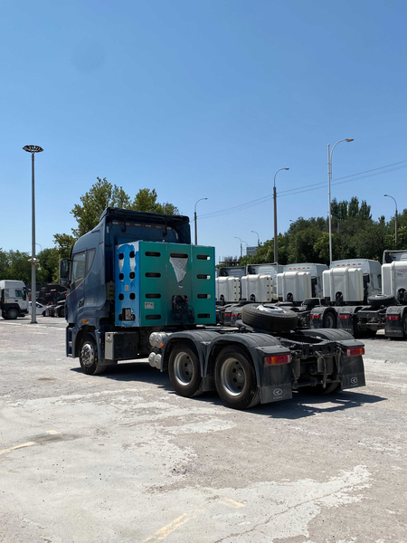 CAMC H9 ГАЗОВЫЙ тягач запас хода 750 км гарантия 1 год
