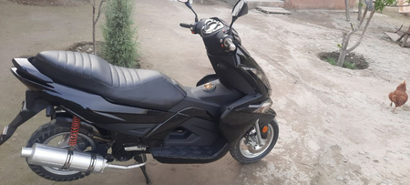 Skuter sotiladi 80 kub