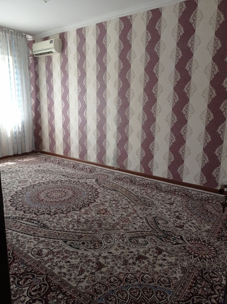 Динамо бозорча якинида жойлашган 3 хонали квартира ижарага берилади