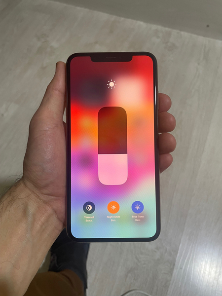 Iphone xs max  ideal 256 gb. 82 yomkost