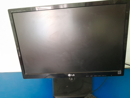 Monitor satiladi LG