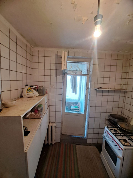 Срочно продается квартира. 3/5/5 кирпич.