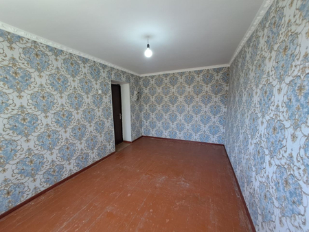 Продаётся однокомнатная квартира. 
Район: Шахмотный 
Этаж:3
Цена:16500
