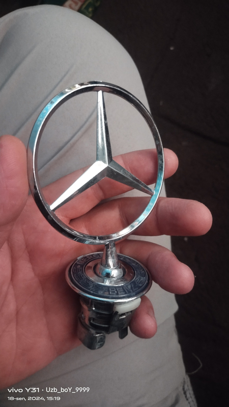 Mercedes Benz emblemma sotiladi