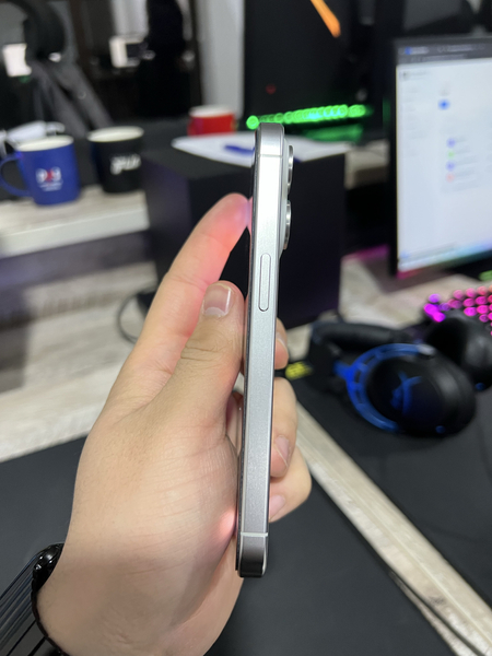 iPhone 15 pro 256 White
