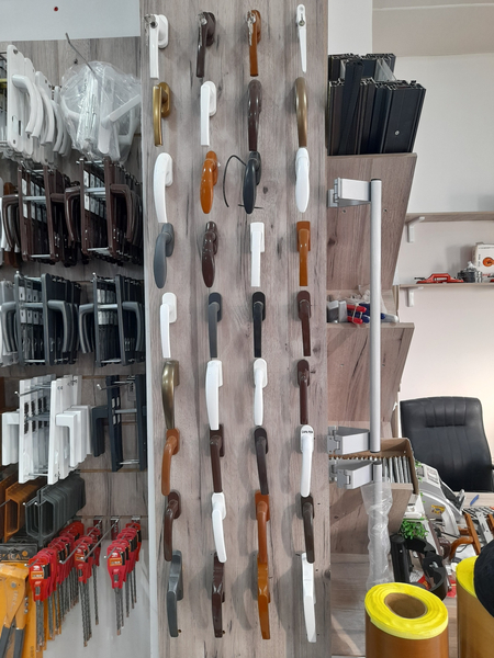 Akfa plast oq sentabr va oktabr  oylari uchun aksiya kv.m. 65- dan.