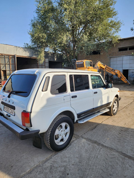 Lada niva sotiladi holati zur yangidek yili 2019 probeg 186000
