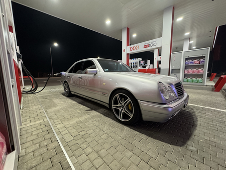 Mercedes-Benz w210