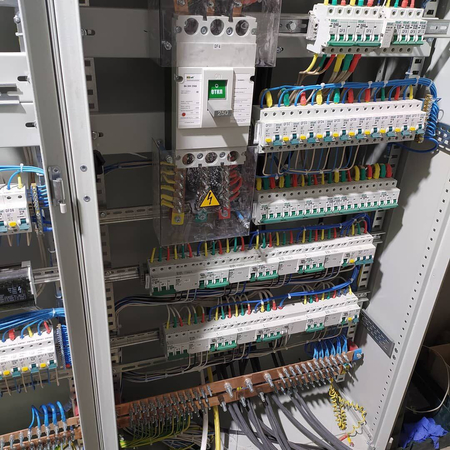 Barcha  turdagi elektrik hizmatilarini bajaramiz

Evro va karobka stil